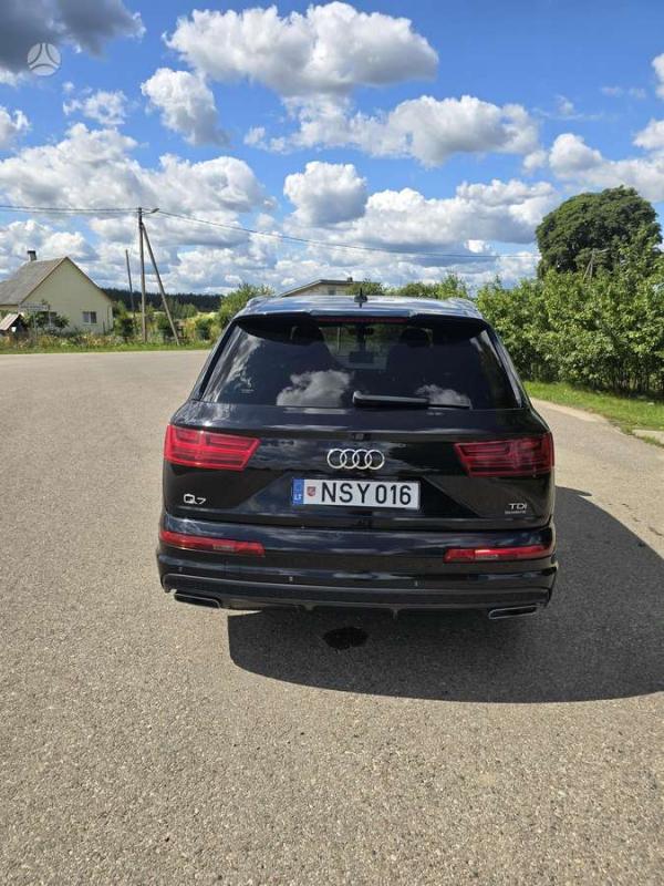 Audi Q7 2015 in Vilnius on AUTOMOTO.COM.LV Black Audi Q7 2015 in Vilnius, with an engine capacity of 0.00 L and mileage of 346 thousand km for 16000 €, photo 5 on AUTOMOTO.COM.LV