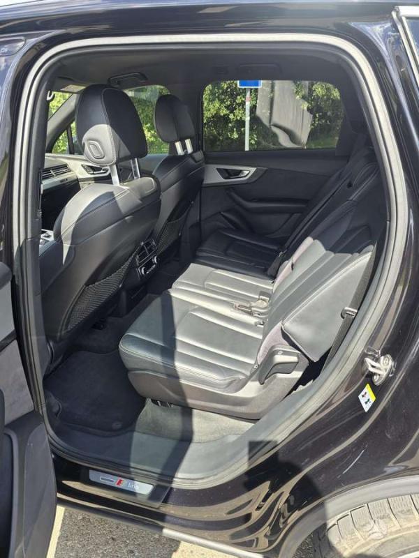 Audi Q7 2015 in Vilnius on AUTOMOTO.COM.LV Black Audi Q7 2015 in Vilnius, with an engine capacity of 0.00 L and mileage of 346 thousand km for 16000 €, photo 9 on AUTOMOTO.COM.LV