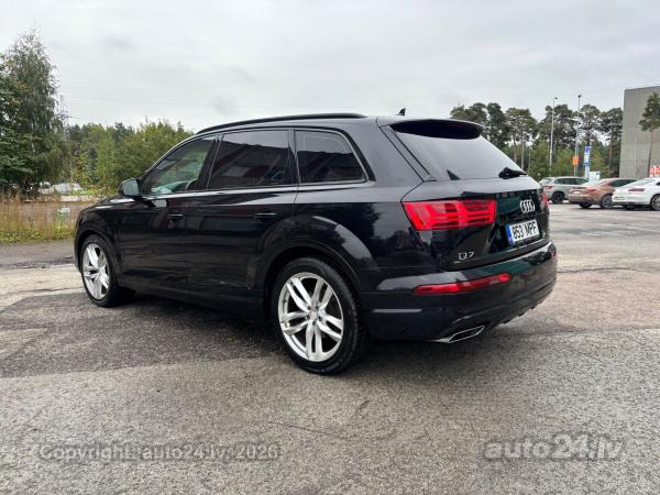 Black Audi Q7 2015 in Tallinn, with an engine capacity of 3.00 L and mileage of 297 thousand km for 18900 €, photo 5 on AUTOMOTO.COM.LV