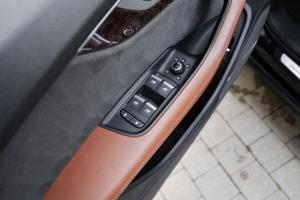 Black Audi Q7 2015 in Marupe, with an engine capacity of 3.00 L and mileage of 150 thousand km for 26800 €, photo 8 on AUTOMOTO.COM.LV