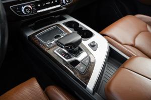 Black Audi Q7 2015 in Marupe, with an engine capacity of 3.00 L and mileage of 150 thousand km for 26800 €, photo 25 on AUTOMOTO.COM.LV