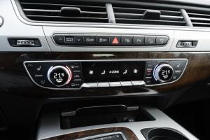 Black Audi Q7 2015 in Marupe, with an engine capacity of 3.00 L and mileage of 150 thousand km for 26800 €, photo 26 on AUTOMOTO.COM.LV