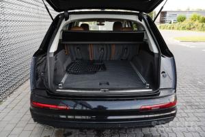 Melns Audi Q7 2015 Rīga, ar dzinēja tilpumu 3.00 L un nobraukumu 150 tūkst. km par 26800 €, foto 30 vietnē AUTOMOTO.COM.LV