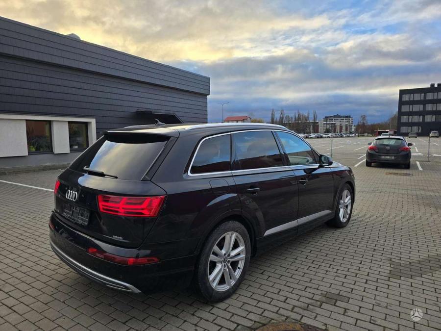 Black Audi Q7 2016 in Kaunas, with an engine capacity of 3.00 L and mileage of 246 thousand km for 19950 €, photo 10 on AUTOMOTO.COM.LV