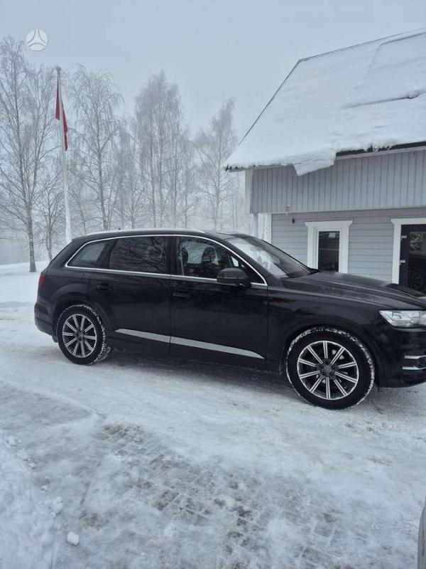 Black Audi Q7 2016 in Silute, with an engine capacity of 2.97 L and mileage of 304 thousand km for 22200 €, photo 5 on AUTOMOTO.COM.LV