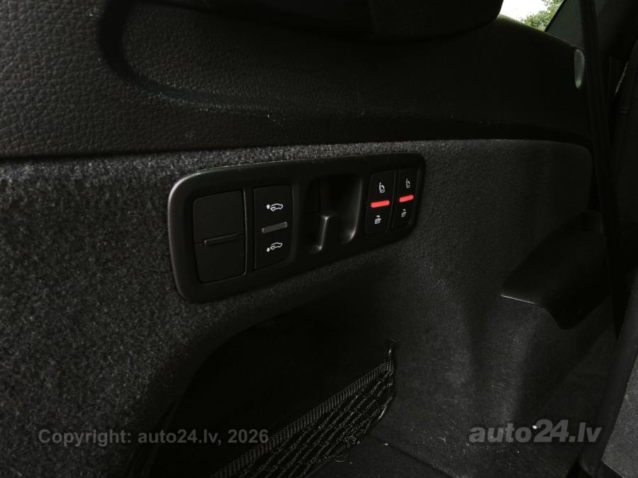 Melns Audi Q7 2016 Tallina, ar dzinēja tilpumu 3.00 L un nobraukumu 257 tūkst. km par 21900 €, foto 11 vietnē AUTOMOTO.COM.LV