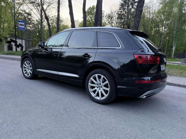 Black Audi Q7 2016 in Vilnius, with an engine capacity of 2.97 L and mileage of 350 thousand km for 18400 €, photo 4 on AUTOMOTO.COM.LV