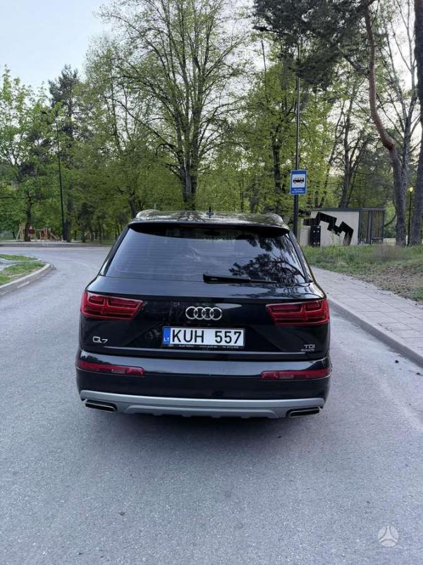 Black Audi Q7 2016 in Vilnius, with an engine capacity of 2.97 L and mileage of 350 thousand km for 18400 €, photo 6 on AUTOMOTO.COM.LV