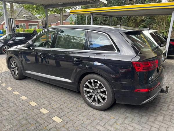 Black Audi Q7 2016 in Jurmala, with an engine capacity of 3.00 L and mileage of 276 thousand km for 24750 €, photo 2 on AUTOMOTO.COM.LV