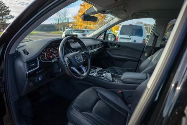 Black Audi Q7 2016 in Liepaja, with an engine capacity of 3.00 L and mileage of 185 thousand km for 33500 €, photo 8 on AUTOMOTO.COM.LV