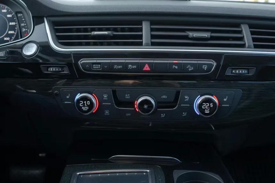 Melns Audi Q7 2016 Liepāja, ar dzinēja tilpumu 3.00 L un nobraukumu 185 tūkst. km par 33500 €, foto 15 vietnē AUTOMOTO.COM.LV