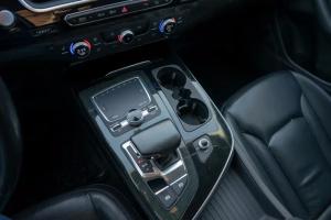 Melns Audi Q7 2016 Liepāja, ar dzinēja tilpumu 3.00 L un nobraukumu 185 tūkst. km par 33500 €, foto 16 vietnē AUTOMOTO.COM.LV