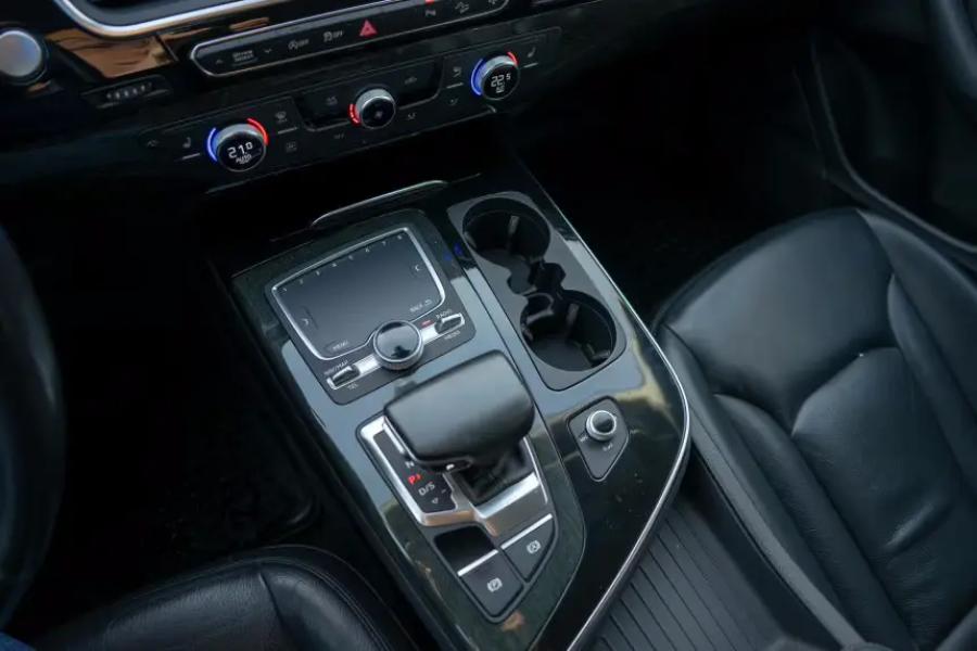 Melns Audi Q7 2016 Liepāja, ar dzinēja tilpumu 3.00 L un nobraukumu 185 tūkst. km par 33500 €, foto 16 vietnē AUTOMOTO.COM.LV