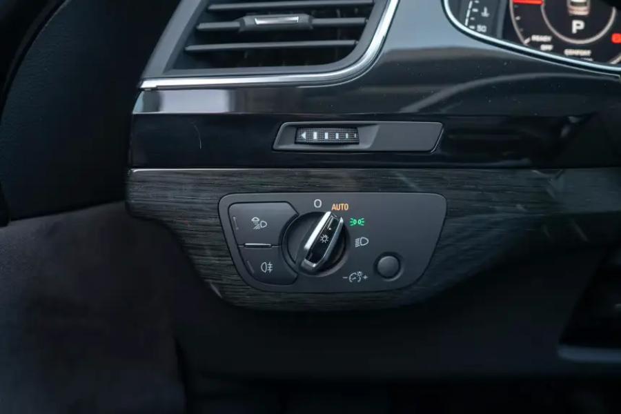 Melns Audi Q7 2016 Liepāja, ar dzinēja tilpumu 3.00 L un nobraukumu 185 tūkst. km par 33500 €, foto 26 vietnē AUTOMOTO.COM.LV