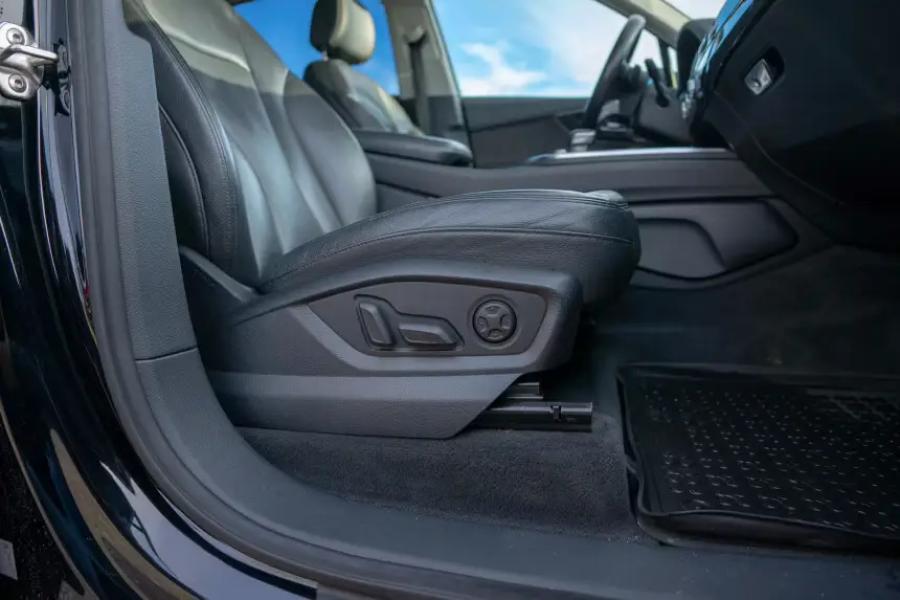 Melns Audi Q7 2016 Liepāja, ar dzinēja tilpumu 3.00 L un nobraukumu 185 tūkst. km par 33500 €, foto 27 vietnē AUTOMOTO.COM.LV