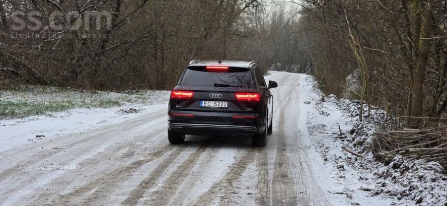 Black Audi Q7 2016 in Riga, with an engine capacity of 3.00 L and mileage of 255 thousand km for 29900 €, photo 9 on AUTOMOTO.COM.LV
