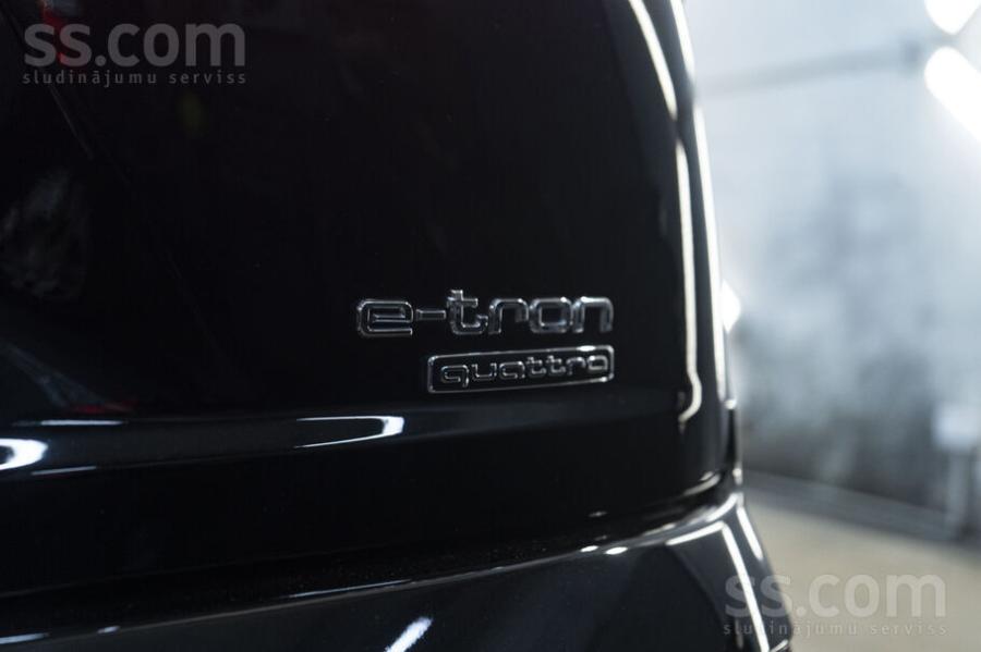 Black Audi Q7 2016 in Riga, with an engine capacity of 3.00 L and mileage of 255 thousand km for 29900 €, photo 10 on AUTOMOTO.COM.LV