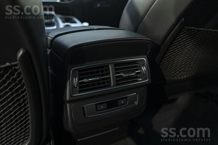 Black Audi Q7 2016 in Riga, with an engine capacity of 3.00 L and mileage of 255 thousand km for 29900 €, photo 29 on AUTOMOTO.COM.LV