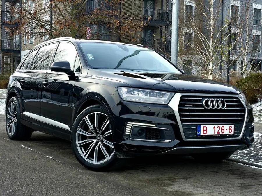 Black Audi Q7 2016 in Riga, with an engine capacity of 3.00 L and mileage of 261 thousand km for 23200 €, photo 1 on AUTOMOTO.COM.LV