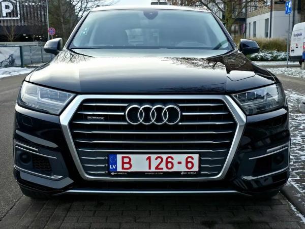 Black Audi Q7 2016 in Riga, with an engine capacity of 3.00 L and mileage of 261 thousand km for 23200 €, photo 2 on AUTOMOTO.COM.LV