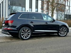 Black Audi Q7 2016 in Riga, with an engine capacity of 3.00 L and mileage of 261 thousand km for 23200 €, photo 9 on AUTOMOTO.COM.LV