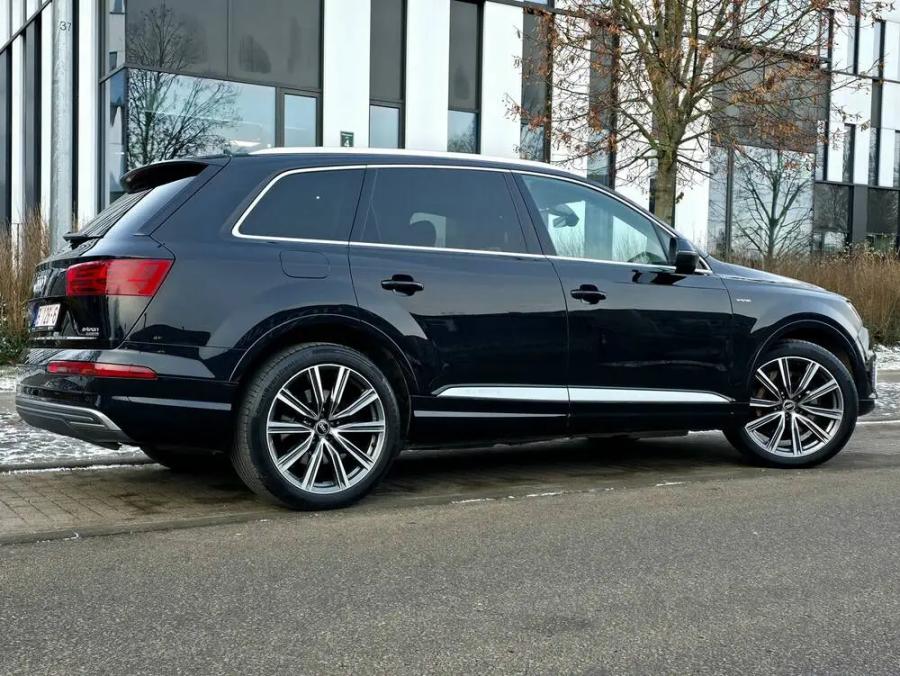 Black Audi Q7 2016 in Riga, with an engine capacity of 3.00 L and mileage of 261 thousand km for 23200 €, photo 9 on AUTOMOTO.COM.LV
