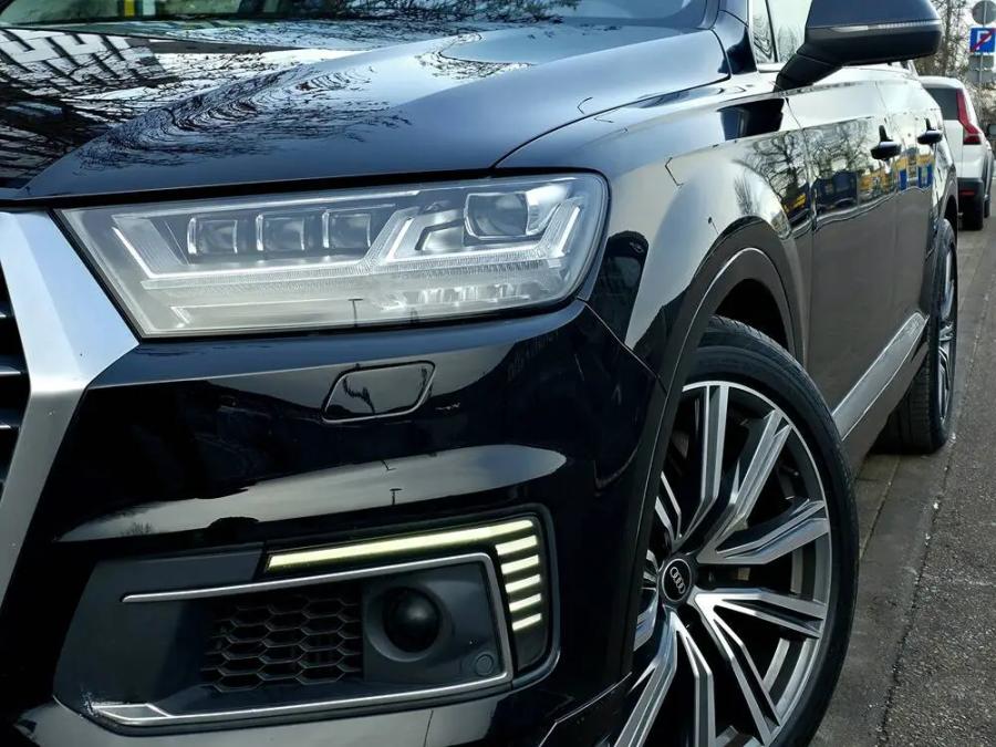Black Audi Q7 2016 in Riga, with an engine capacity of 3.00 L and mileage of 261 thousand km for 23200 €, photo 10 on AUTOMOTO.COM.LV