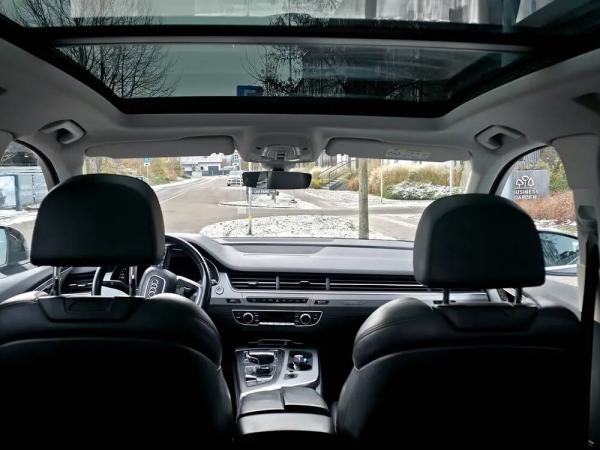 Black Audi Q7 2016 in Riga, with an engine capacity of 3.00 L and mileage of 261 thousand km for 23200 €, photo 10 on AUTOMOTO.COM.LV