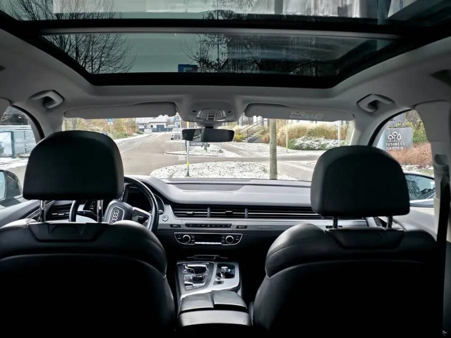 Black Audi Q7 2016 in Riga, with an engine capacity of 3.00 L and mileage of 261 thousand km for 23200 €, photo 11 on AUTOMOTO.COM.LV