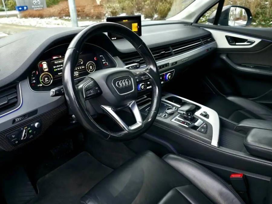 Black Audi Q7 2016 in Riga, with an engine capacity of 3.00 L and mileage of 261 thousand km for 23200 €, photo 12 on AUTOMOTO.COM.LV