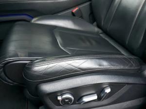 Black Audi Q7 2016 in Riga, with an engine capacity of 3.00 L and mileage of 261 thousand km for 23200 €, photo 13 on AUTOMOTO.COM.LV