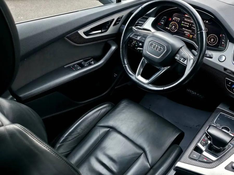 Black Audi Q7 2016 in Riga, with an engine capacity of 3.00 L and mileage of 261 thousand km for 23200 €, photo 16 on AUTOMOTO.COM.LV