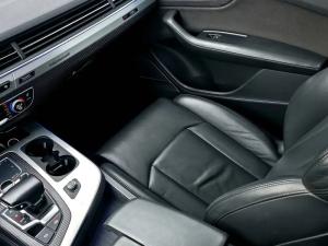 Black Audi Q7 2016 in Riga, with an engine capacity of 3.00 L and mileage of 261 thousand km for 23200 €, photo 17 on AUTOMOTO.COM.LV