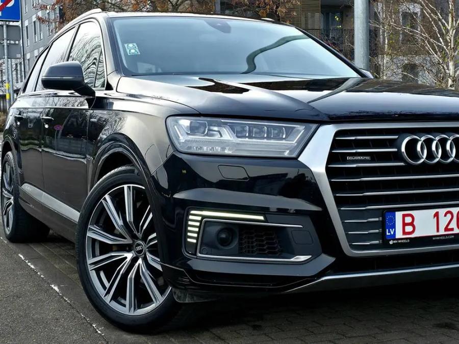 Black Audi Q7 2016 in Riga, with an engine capacity of 3.00 L and mileage of 261 thousand km for 23200 €, photo 18 on AUTOMOTO.COM.LV