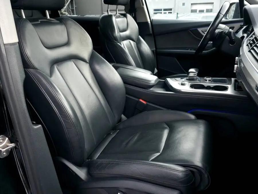 Black Audi Q7 2016 in Riga, with an engine capacity of 3.00 L and mileage of 261 thousand km for 23200 €, photo 24 on AUTOMOTO.COM.LV