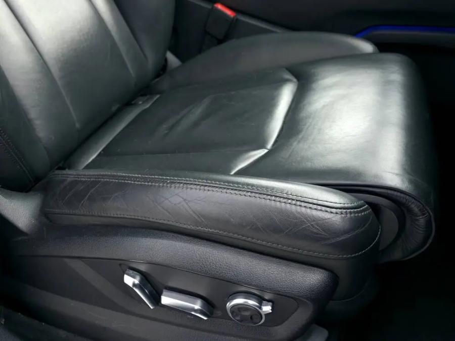 Black Audi Q7 2016 in Riga, with an engine capacity of 3.00 L and mileage of 261 thousand km for 23200 €, photo 25 on AUTOMOTO.COM.LV