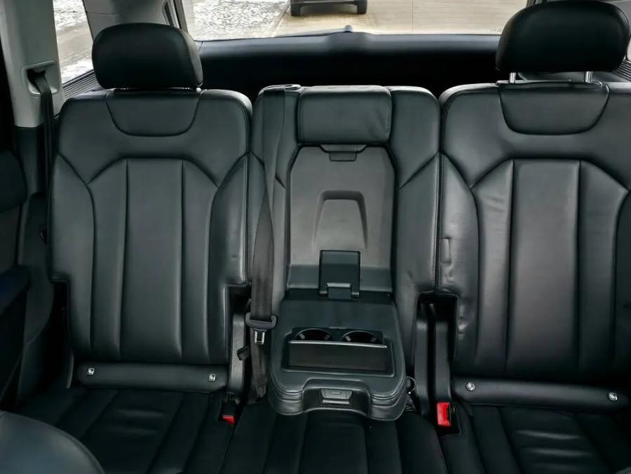 Black Audi Q7 2016 in Riga, with an engine capacity of 3.00 L and mileage of 261 thousand km for 23200 €, photo 27 on AUTOMOTO.COM.LV