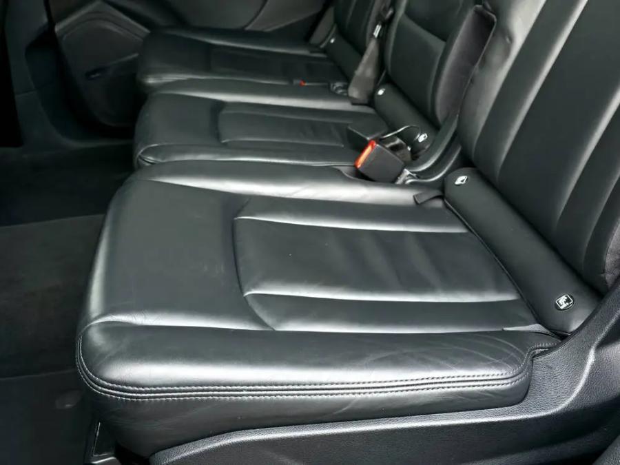Black Audi Q7 2016 in Riga, with an engine capacity of 3.00 L and mileage of 261 thousand km for 23200 €, photo 28 on AUTOMOTO.COM.LV