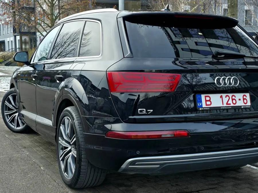 Black Audi Q7 2016 in Riga, with an engine capacity of 3.00 L and mileage of 261 thousand km for 23200 €, photo 30 on AUTOMOTO.COM.LV