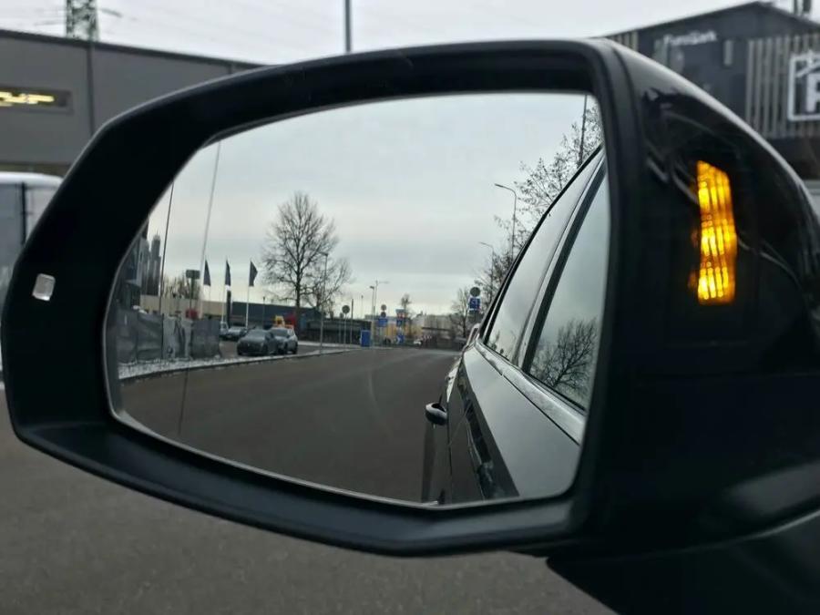 Black Audi Q7 2016 in Riga, with an engine capacity of 3.00 L and mileage of 261 thousand km for 23200 €, photo 35 on AUTOMOTO.COM.LV
