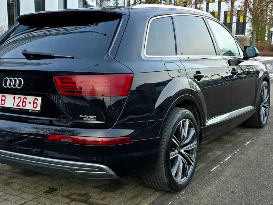 Black Audi Q7 2016 in Riga, with an engine capacity of 3.00 L and mileage of 261 thousand km for 23200 €, photo 37 on AUTOMOTO.COM.LV