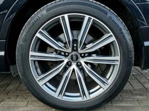 Black Audi Q7 2016 in Riga, with an engine capacity of 3.00 L and mileage of 261 thousand km for 23200 €, photo 39 on AUTOMOTO.COM.LV