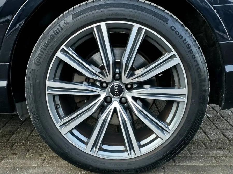 Black Audi Q7 2016 in Riga, with an engine capacity of 3.00 L and mileage of 261 thousand km for 23200 €, photo 39 on AUTOMOTO.COM.LV