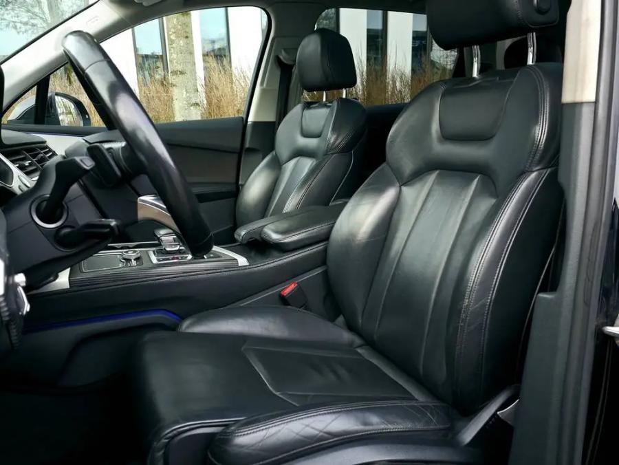 Black Audi Q7 2016 in Riga, with an engine capacity of 3.00 L and mileage of 261 thousand km for 23200 €, photo 43 on AUTOMOTO.COM.LV