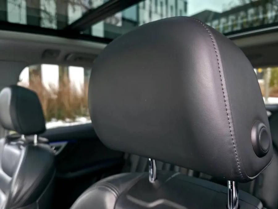 Black Audi Q7 2016 in Riga, with an engine capacity of 3.00 L and mileage of 261 thousand km for 23200 €, photo 46 on AUTOMOTO.COM.LV