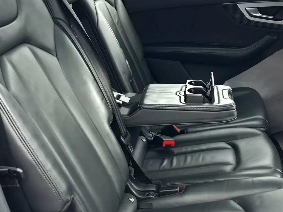 Black Audi Q7 2016 in Riga, with an engine capacity of 3.00 L and mileage of 261 thousand km for 23200 €, photo 49 on AUTOMOTO.COM.LV