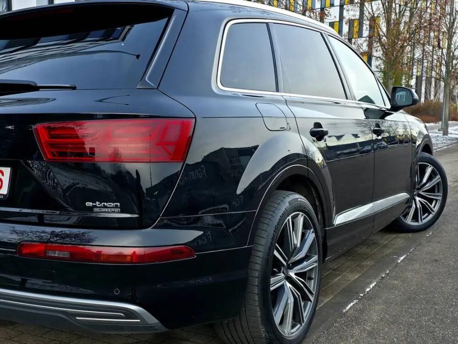 Black Audi Q7 2016 in Riga, with an engine capacity of 3.00 L and mileage of 261 thousand km for 23200 €, photo 55 on AUTOMOTO.COM.LV