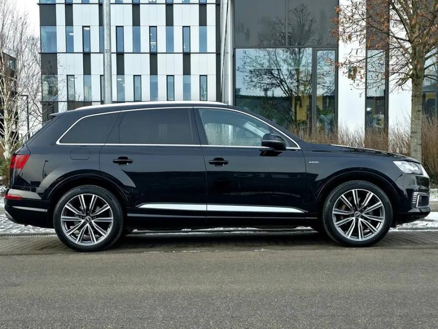Black Audi Q7 2016 in Riga, with an engine capacity of 3.00 L and mileage of 261 thousand km for 23200 €, photo 57 on AUTOMOTO.COM.LV