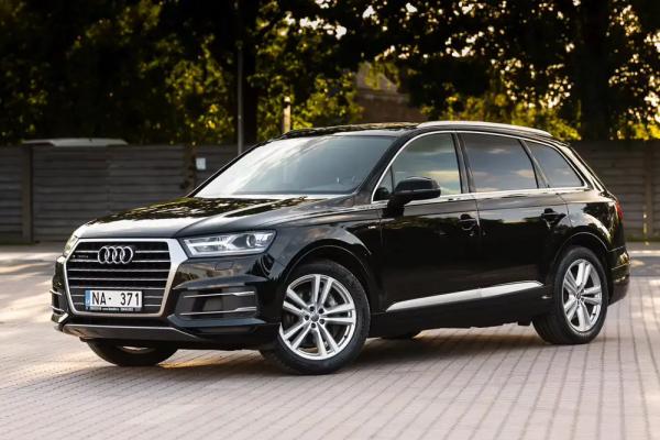 Black Audi Q7 2016 in Jelgava, with an engine capacity of 3.00 L and mileage of 220 thousand km for 24300 €, photo 1 on AUTOMOTO.COM.LV