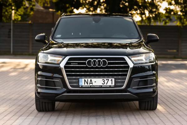 Black Audi Q7 2016 in Jelgava, with an engine capacity of 3.00 L and mileage of 220 thousand km for 24300 €, photo 2 on AUTOMOTO.COM.LV